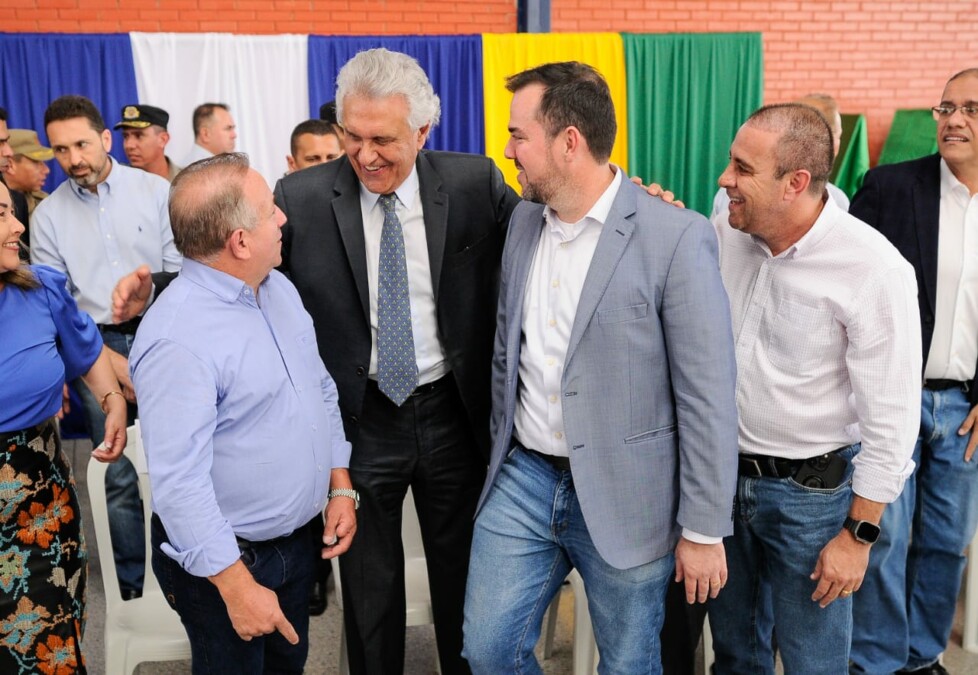 Após reunião com Daniel e aliados, Mendanha diz que acredita no ...